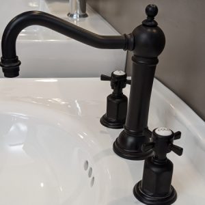 10 Bathroom Faucets with the Longest Spout Reach – Buying Guide for ...